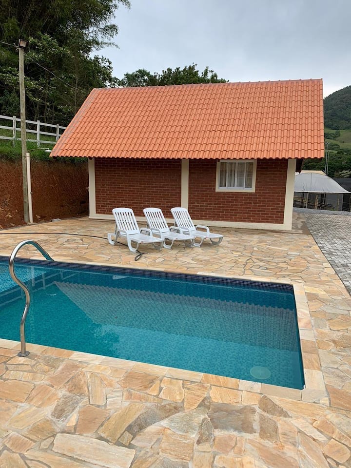 Chale 02 Quartos C/ Churrasqueira E Piscina - Extrema