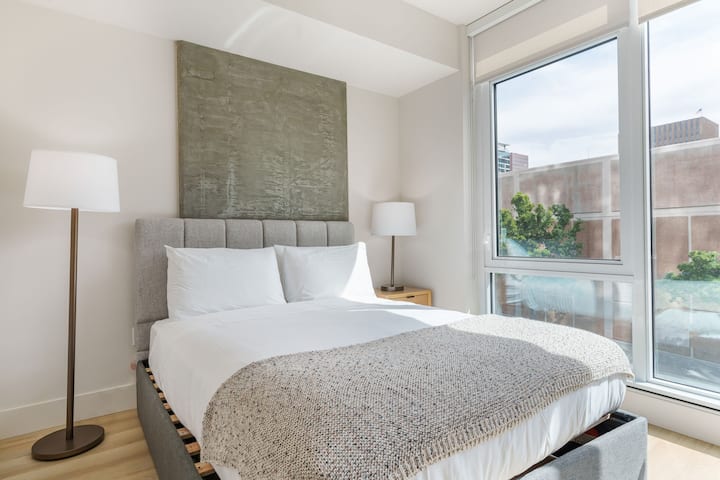 Sky Lounge + Spa • Walkable Little Italy Stay - Grantville - San Diego
