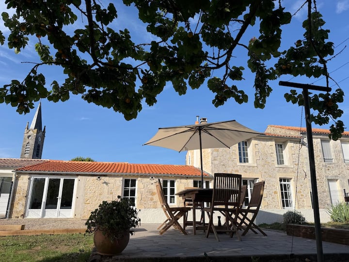 Maison De Campagne Familiale - Rochefort, France