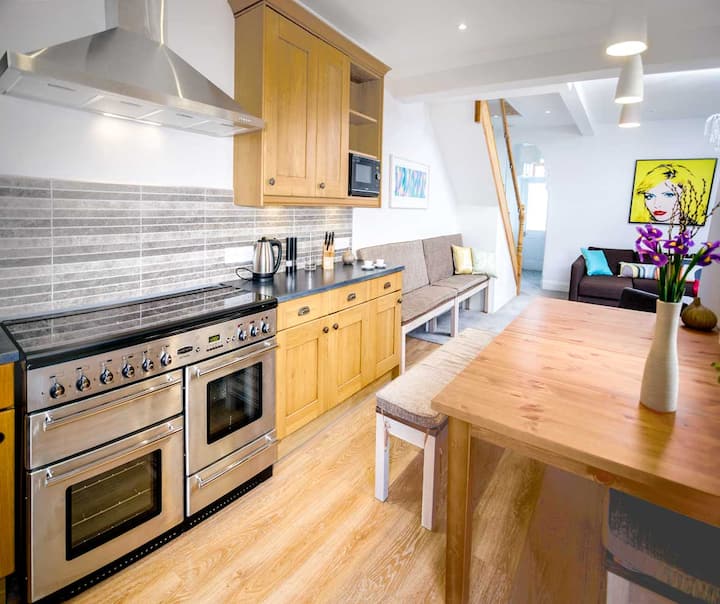 Stylish Central Bath House With Five Bedrooms - Bath