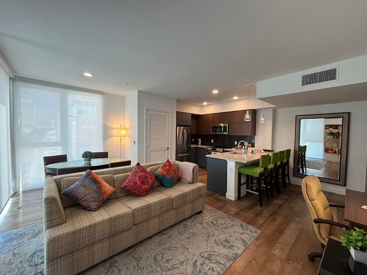 Deluxe Koreatown Stay | Dining, Shopping & More - Los Angeles, CA