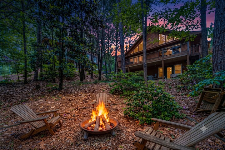 Heart Of Helen Cabin - Sautee Nacoochee, GA