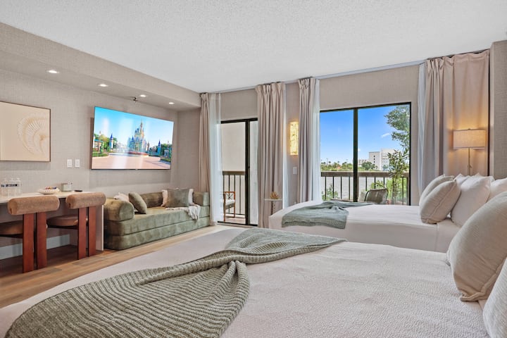 Studio W/balcony | Near Universal & Epic - Orlando