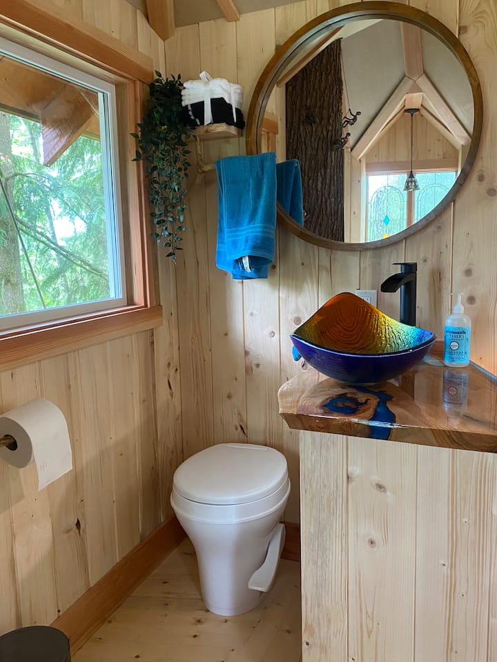 Eagles Nest Treehouse - Monroe, WA