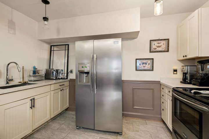 Historic Cottage, Steps From French Quarter 9br | - New Orleans, LA