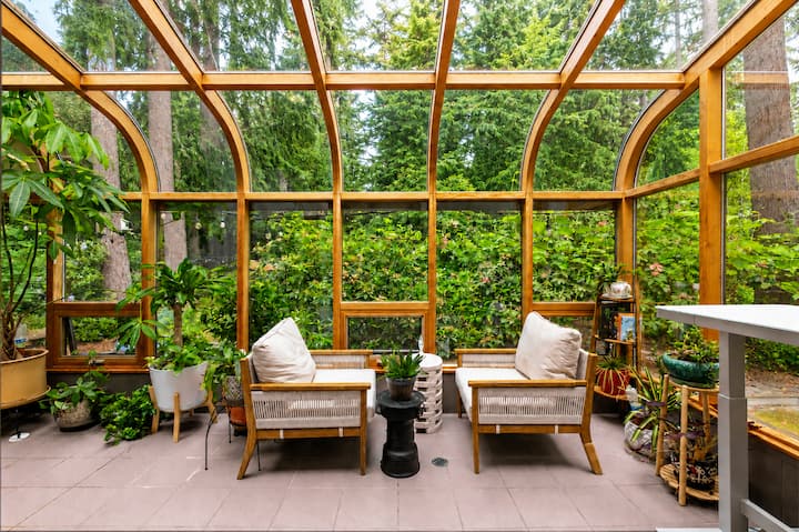 Luxury Redmond Retreat | Sunroom, Sauna & Creek - Lake Marcel, WA