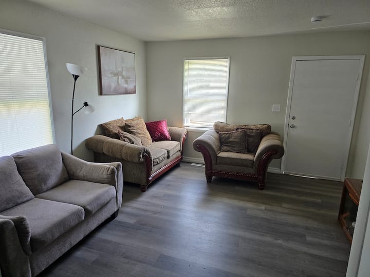 Cozy Abode - Kansas City, MO