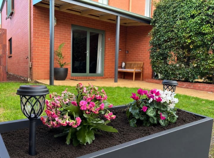 Jjay's Central Townhouse - Warrnambool
