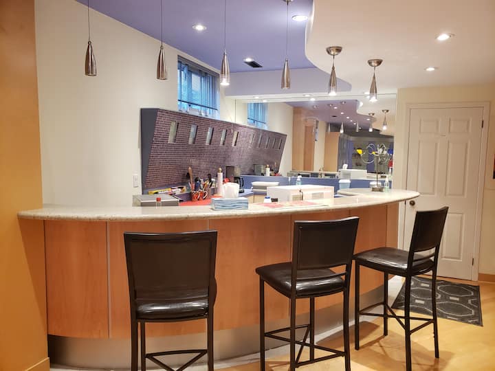 5 Minute Subway Luxury Huge Studio W/ Parking - Toronto