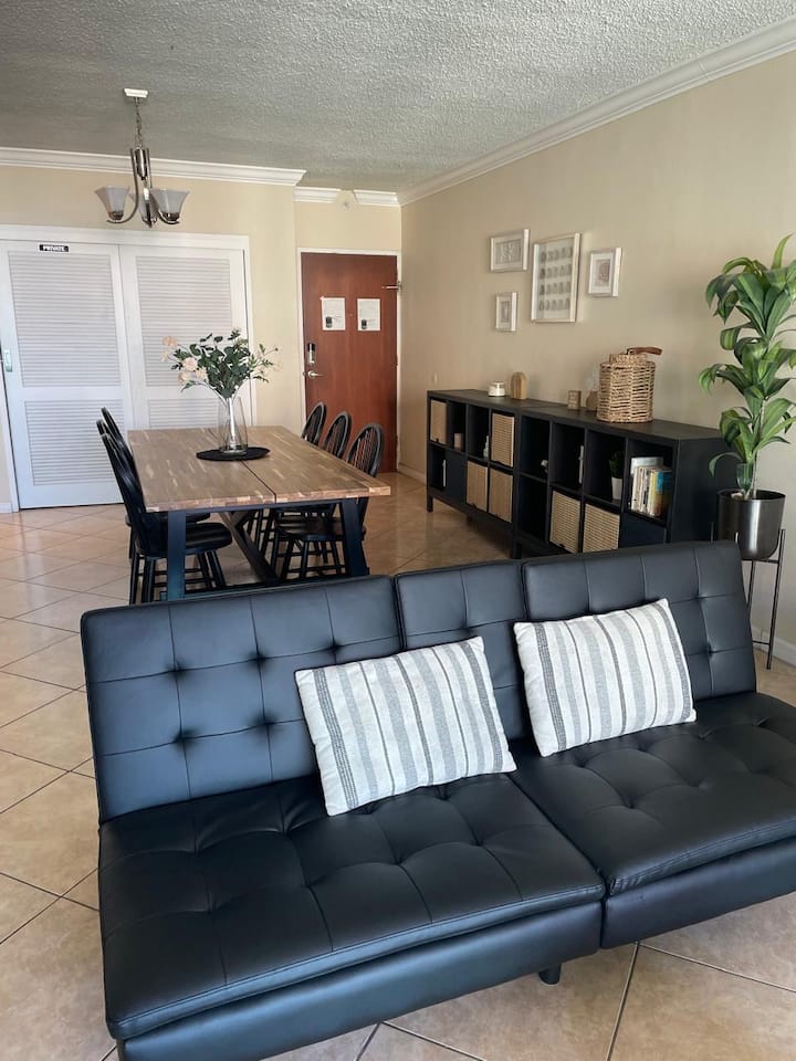 Modern Beach Condo | Stunning Sea & City Views - Hollywood, FL