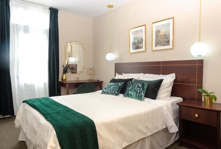 Spa Room In Central Hotel With Balcony - Montreal