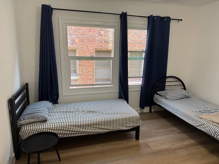 Large Manicured Room For 2 In Mid Wilshire + Bath - Los Angeles, CA