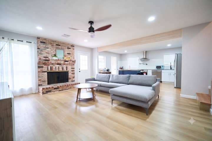 Cozy Room In Chinatown Houston | Wi-fi | Parking - Houston, TX
