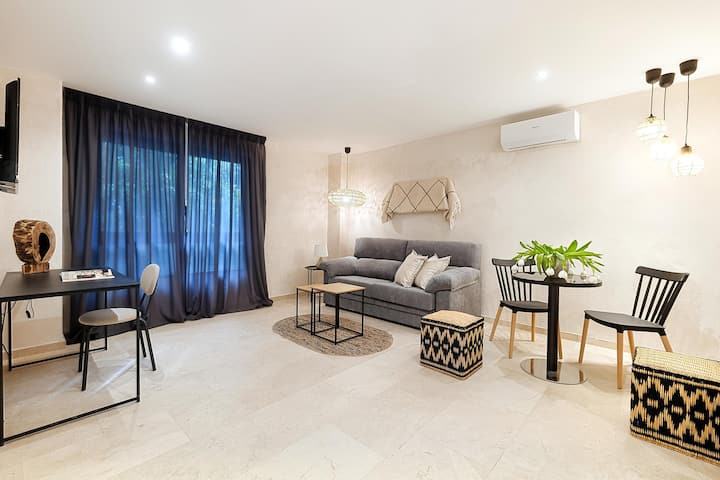 Comfortable City Living | Ac, Wifi & Workspace - Alicante