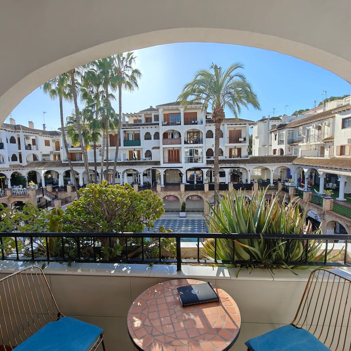 Entertainment Spot In Villamartin Plaza - Villamartin