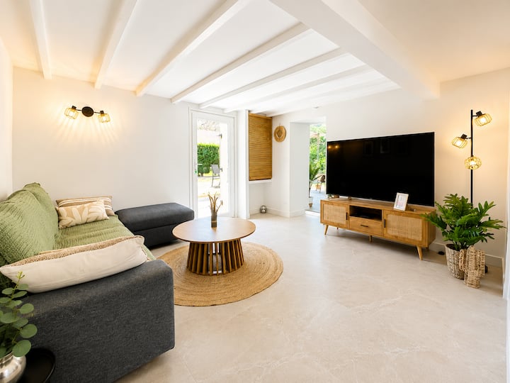 Superbe Chai Rénové Avec Piscine En Périgord Blanc - France