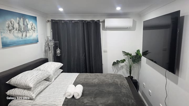 A Private Self-contained Studio. - Blacktown