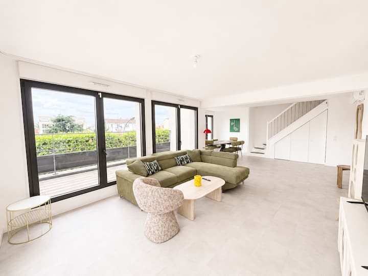 Appartement 2 Chambres Avec Terrasse A Courbevoie - Porte de Saint-Cloud