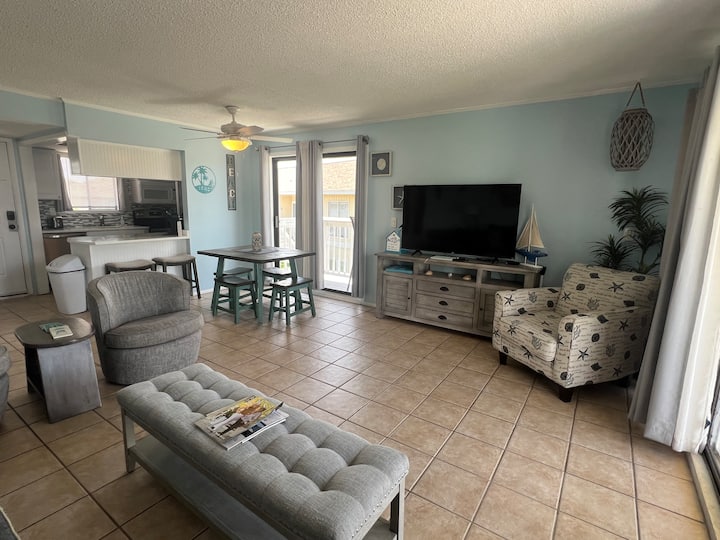 Golf Views, Beach Service & Pets Welcome - Destin, FL