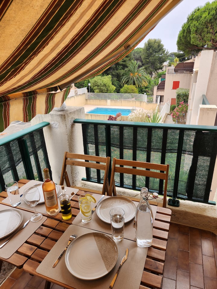 Studio Avec Piscine Et Place De Parking Privative - Bandol