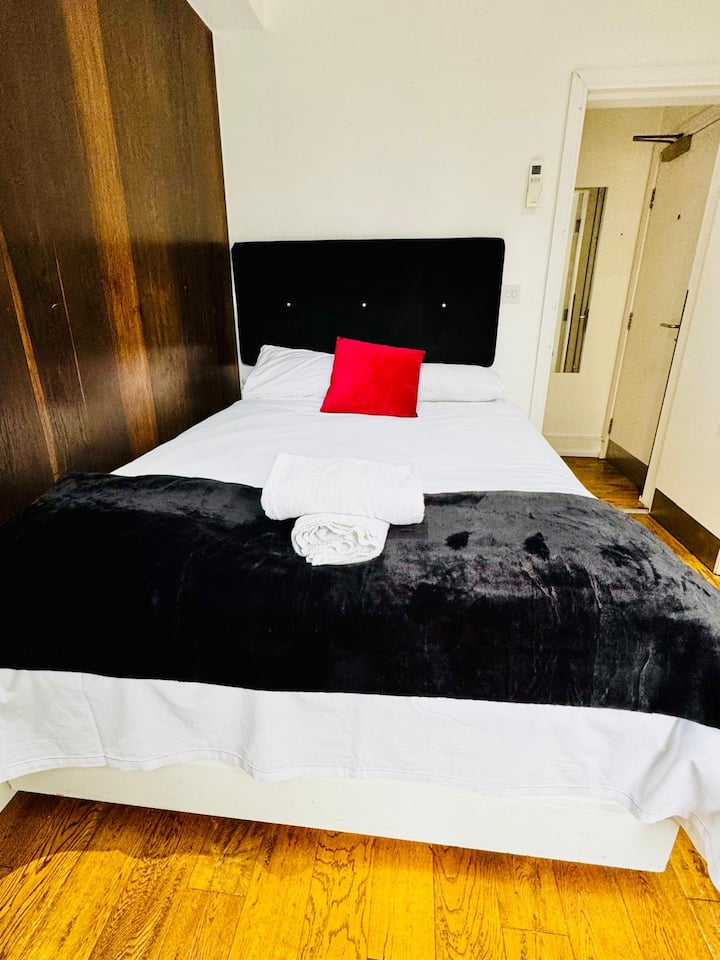 Cosy One Bedroom Flat Near Aldgate East Station - London