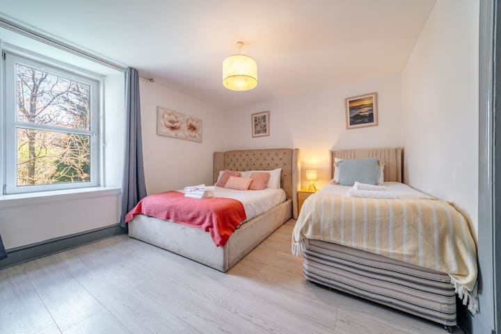 The Snug Sleep 5, 3 Beds Centre - Leith