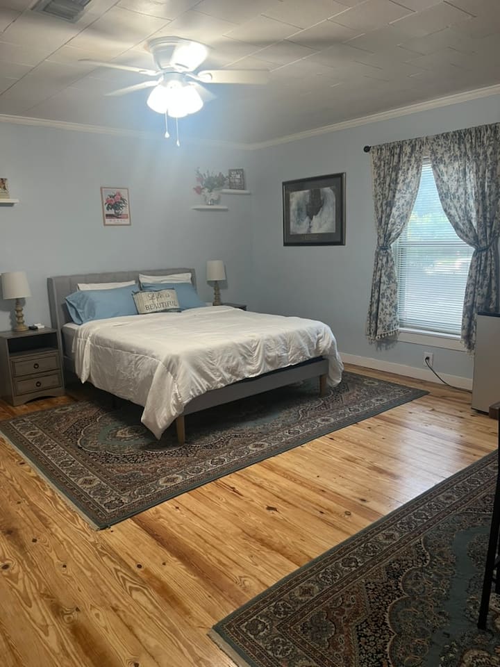 Beal Street House B&b
Camellia Room - Mary Esther, FL