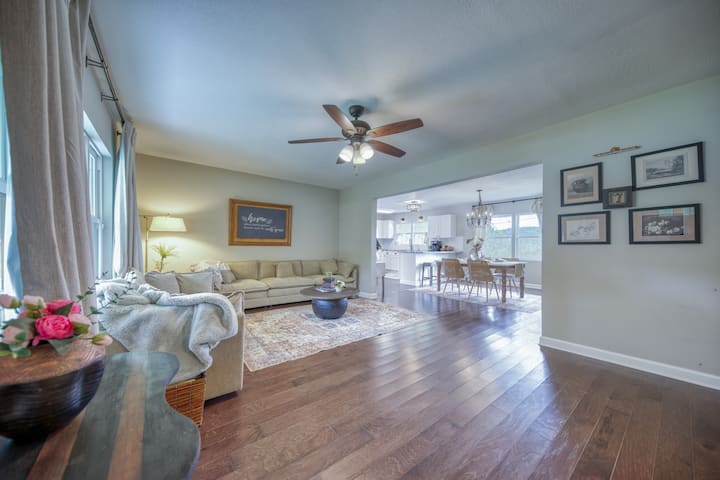 Cozy Knoxville Retreat Near Downtown & Ut - Knoxville, TN