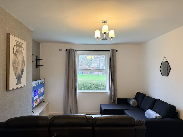 Spacious 2 Bed, Free Parking, University, Sleeps 6 - Edinburgh