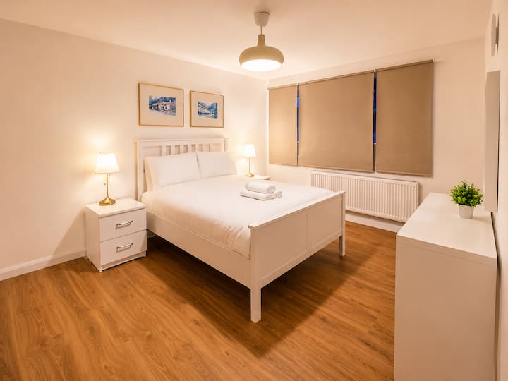 4br Home - Parking- Near Station- Family Work Stay - Ilford