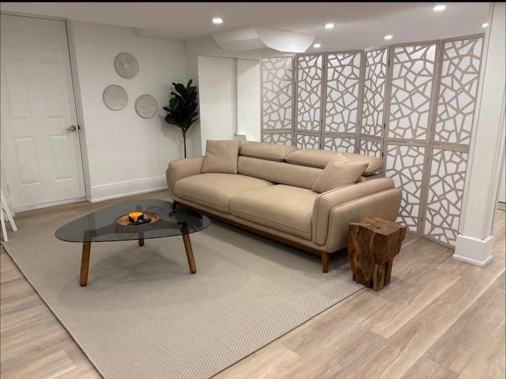 Stylish Basement Studio Near Whitby Waterfront - Ajax
