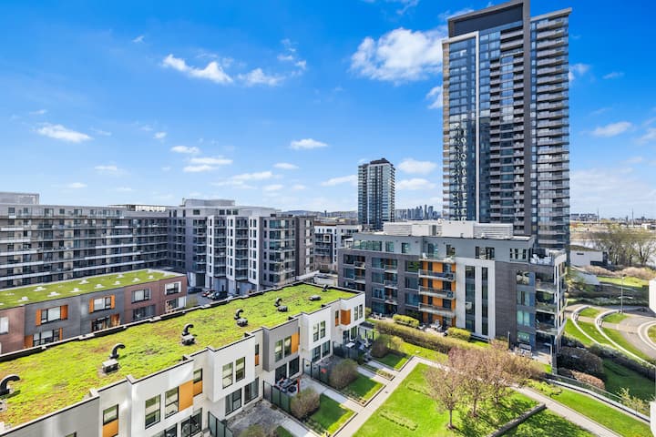 Elegant Condo With Downtown Views - Montreal