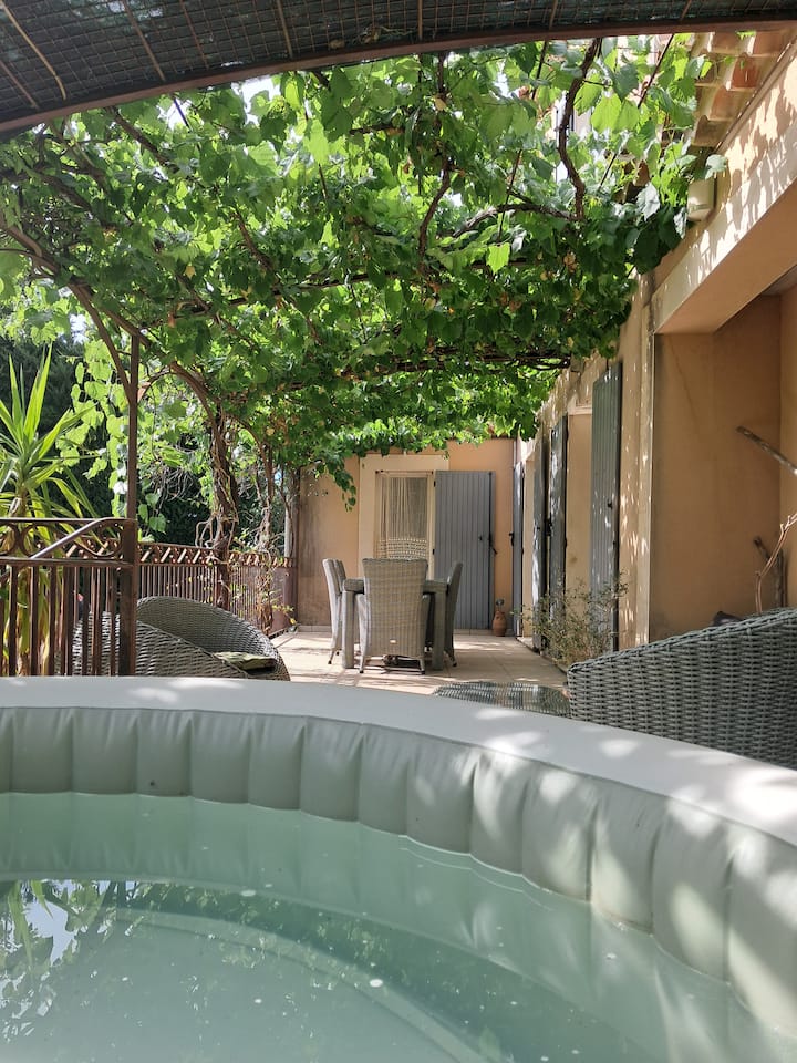 Villa Jacuzzi 7 Personnes Sans Vis-à-vis. - Orange