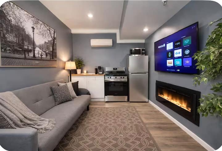 Small 1bedroom, Living Room Across From Tropicana - Atlantic City, NJ