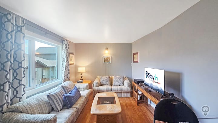 Self-contained Pet-friendly Suite Near Hospital - Invermere