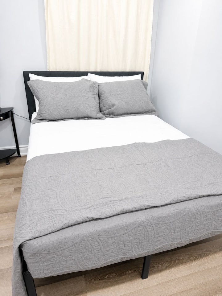 Modern 2-bed Basement Suite - Brampton