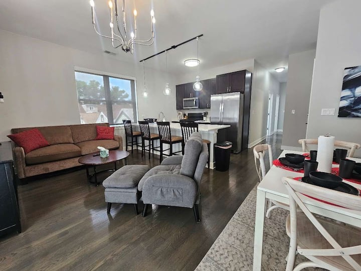 3 Bedrooms Apt In Pilsen - Fuller Park - Chicago