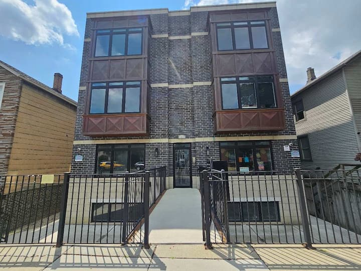 3 Bedrooms Apt In Pilsen - Chicago