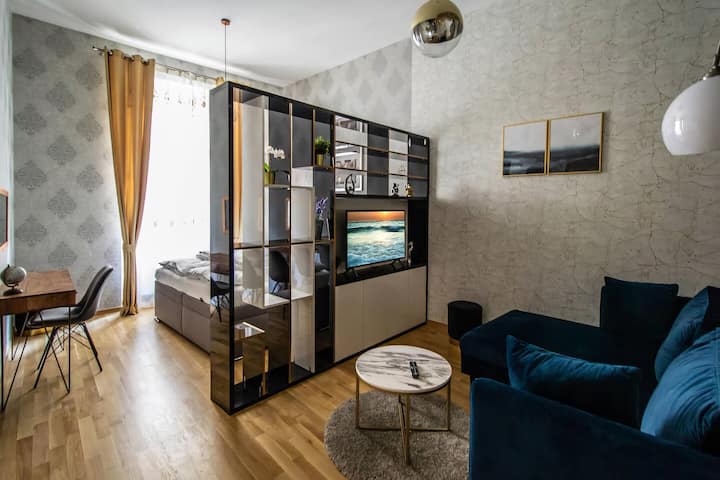 Wenceslas Sq | Chic 3br Apartment | Free Parking - Prague
