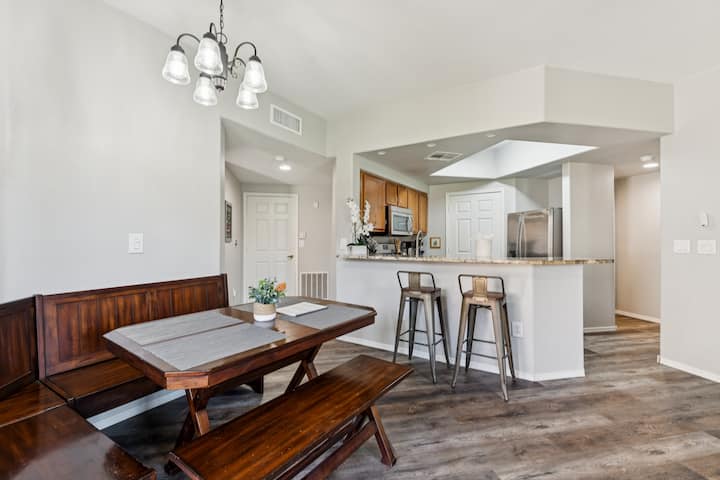No Airbnb Fees! 2 Bdrm + Pool + Gym + Desk - Avondale, AZ