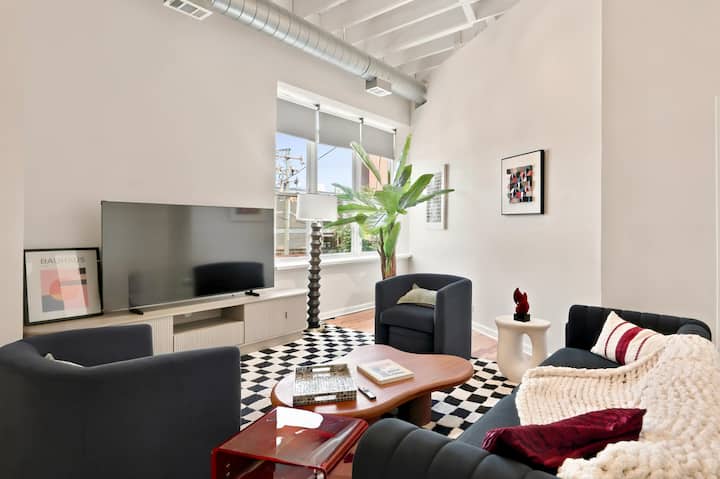 Artist's Loft, 2 Bedroom, 1 Free Parking! - Edgewater Beach - Chicago
