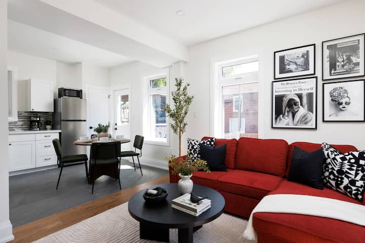 Boutique King Suite Near Danforth & Subway! - Toronto