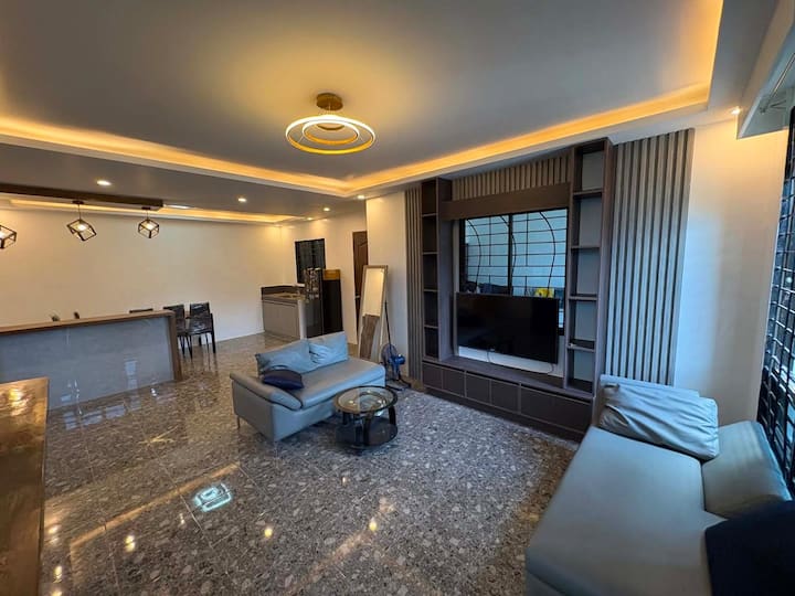 Ideal For Family Or Group Of Friends - Bacolod