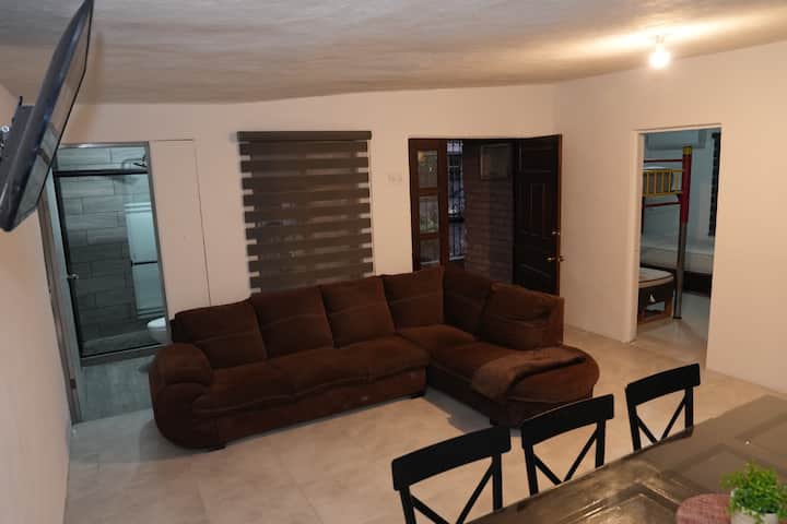Cómoda Casa Entera De 3 Recámaras. - Monterrey