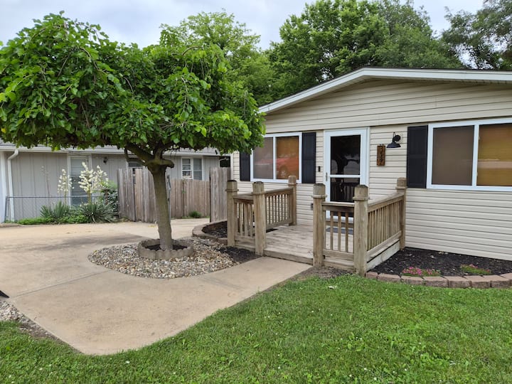 Cozy Retreat. Spacious Family Friendly - Independence, MO