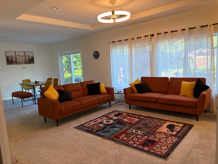 New House With Hot-tub & Sauna & River Access - Forks, WA