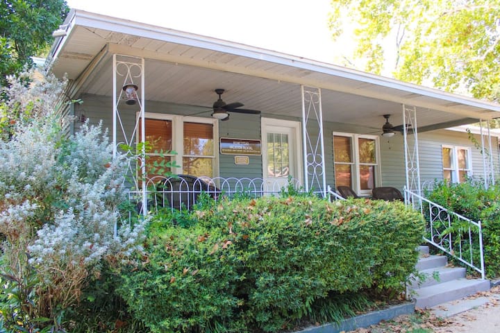 The Homestead Haus - Seguin