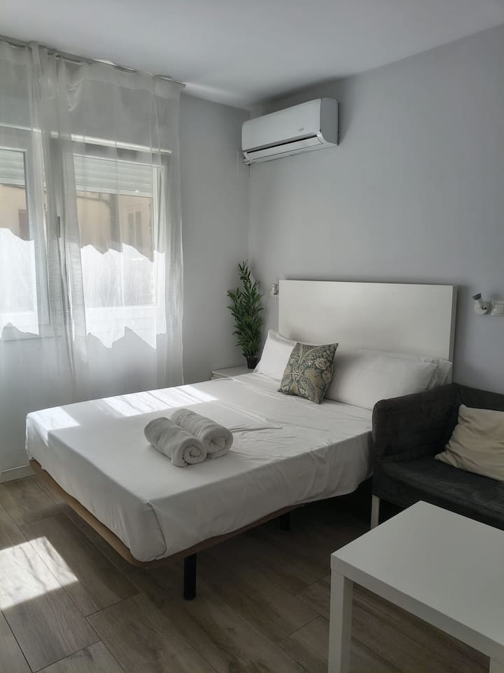 Apartamentos De Ana 2, Pequeño Refugio En Madrid - Madrid