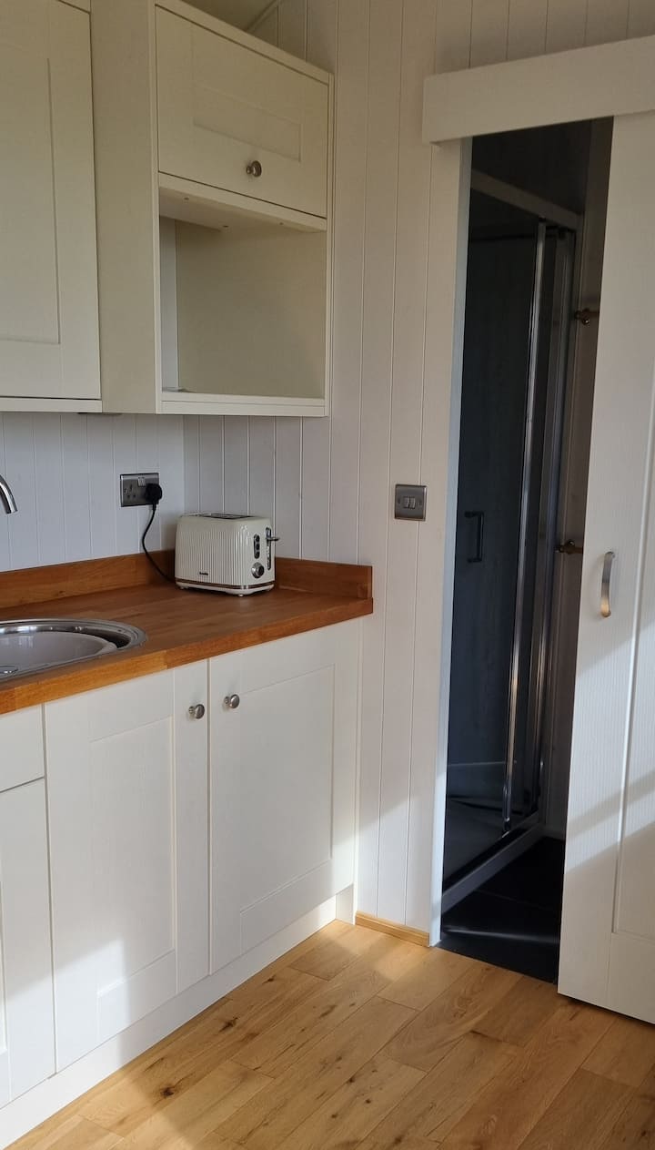 Coverack Bay Shepherd's Hut - Coverack