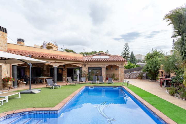 Casa MarÃa: Piscina, Barbacoa Y Jacuzzi - Cubelles